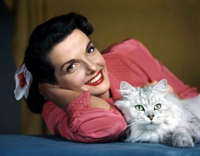 Jane Russell: Biography of the Hollywood Bombshell Who Redefined Glamour